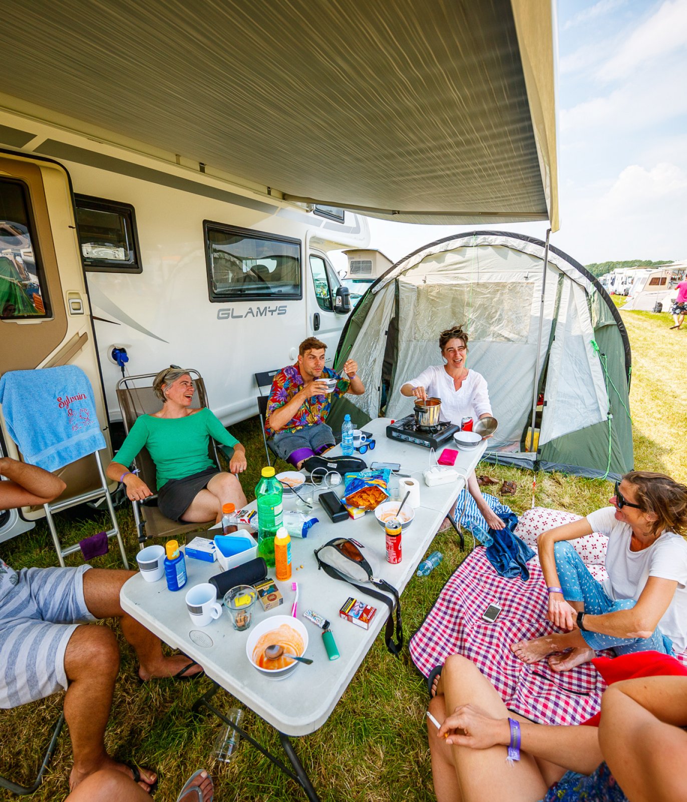 CAMPER CAMPING - Rabbit Resort